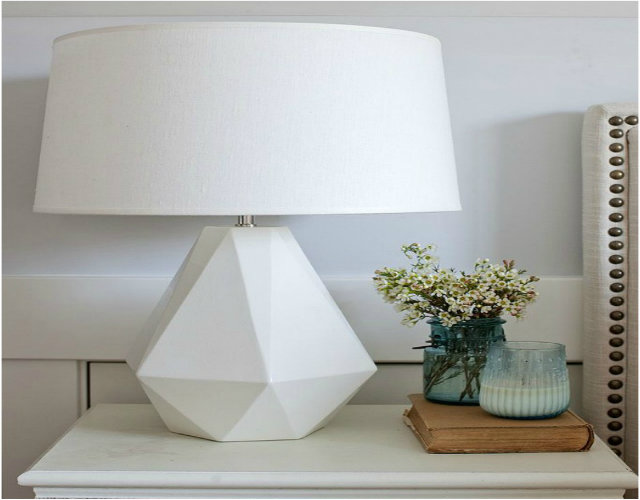 If you prefer sober colors, you can choose a white lamp of course, but ...