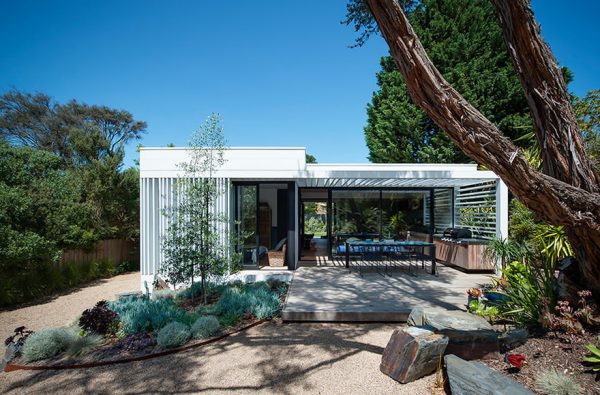 SJB designed this incredible contemporary home design in a small ...