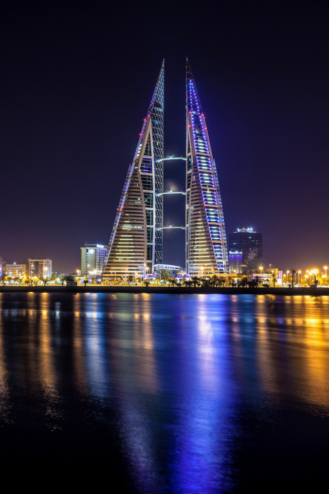 The Bahrain World Trade Center features three sky bridges holding wind ...